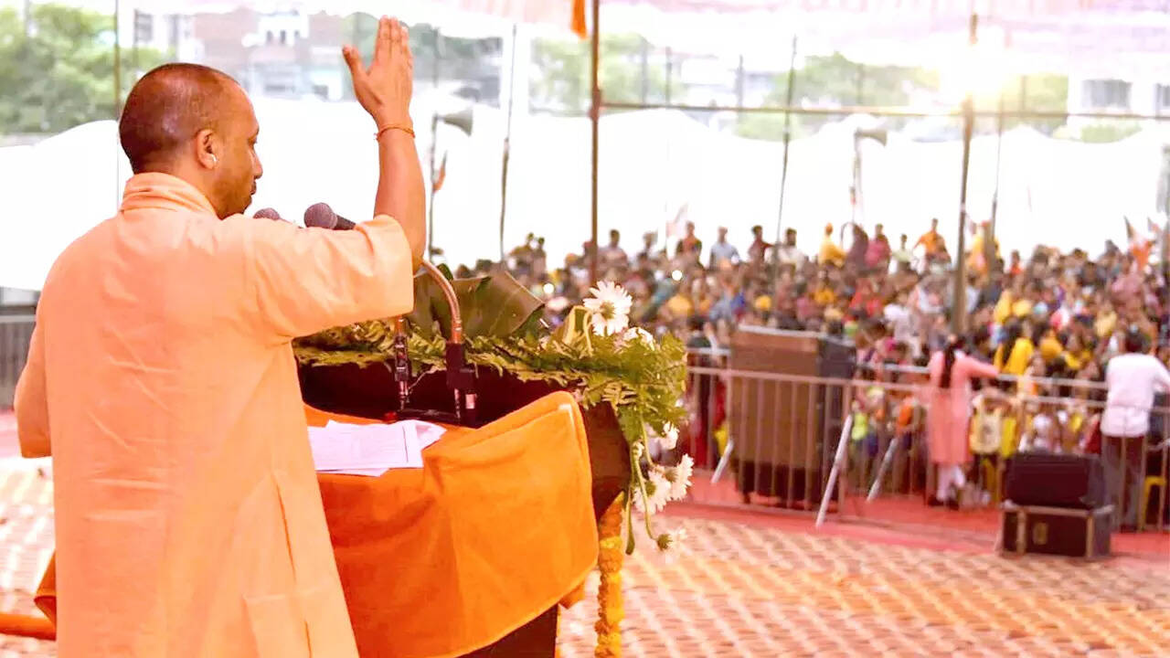 UP Nikay Chunav 2023 UP Cm Yogi winning hearts even in adverse weather ...